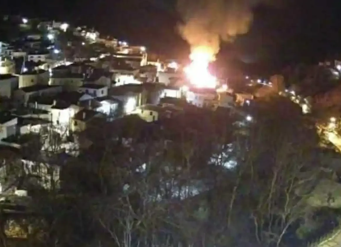 Νύχτα κόλασης στην Στενή, σπίτι παραδόθηκε στις φλόγες – Εύβοια Νέα
